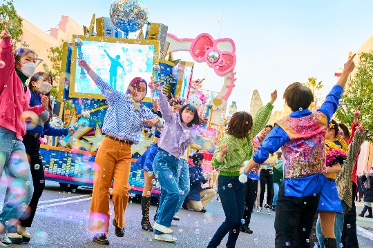 大熱狂の「NO LIMIT! パレード」が約2年ぶりに復活！USJでマリオやポケモンと一緒に夢のダンスタイムを楽しもう【大阪】